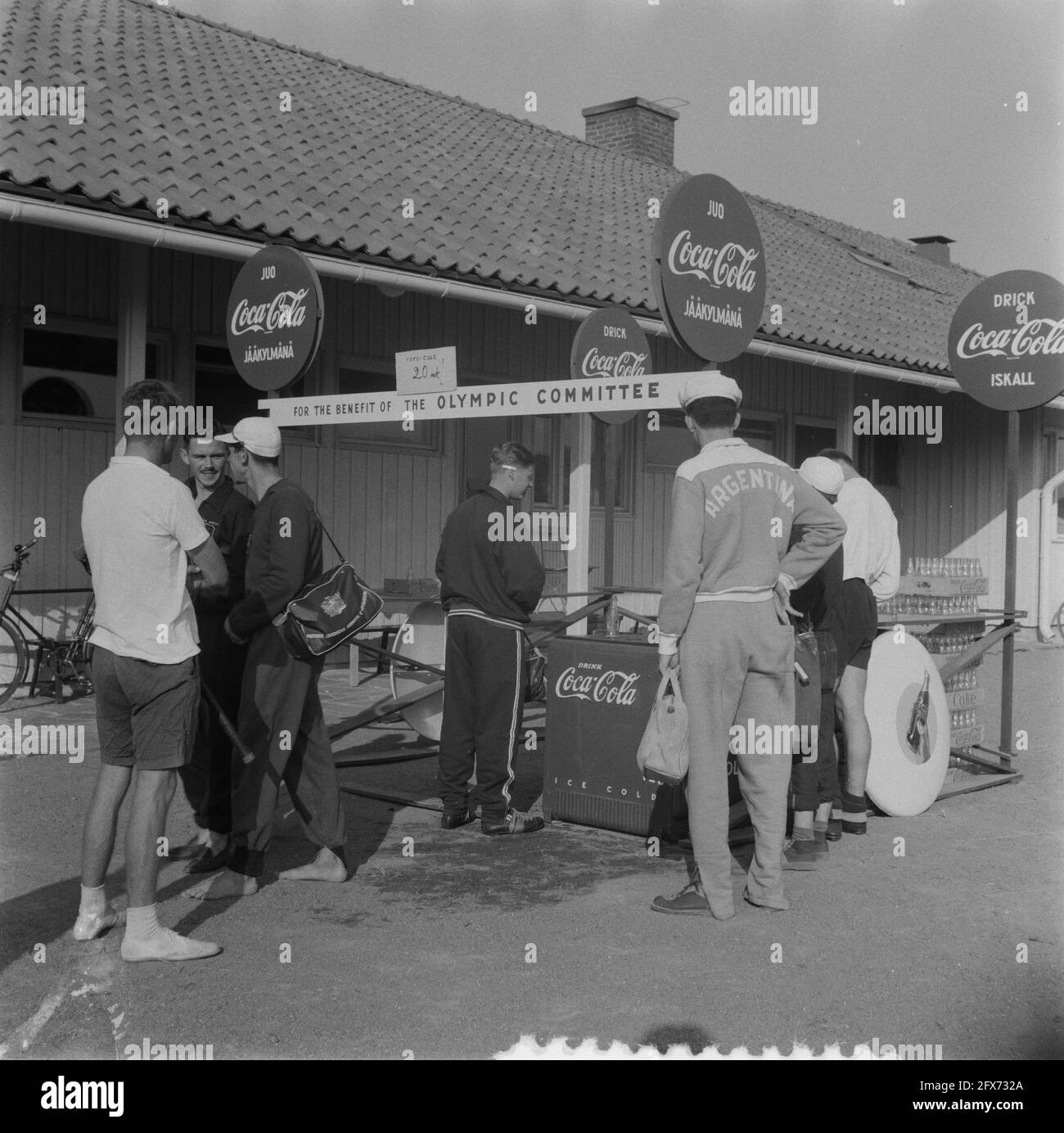 Coca cola drinking participants olympic games hi-res stock photography ...