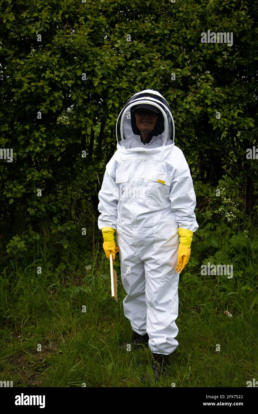 Lady beekeeper hi-res stock photography and images - Alamy