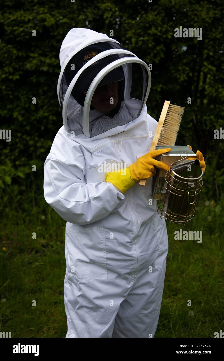 Lady beekeeper hi-res stock photography and images - Alamy