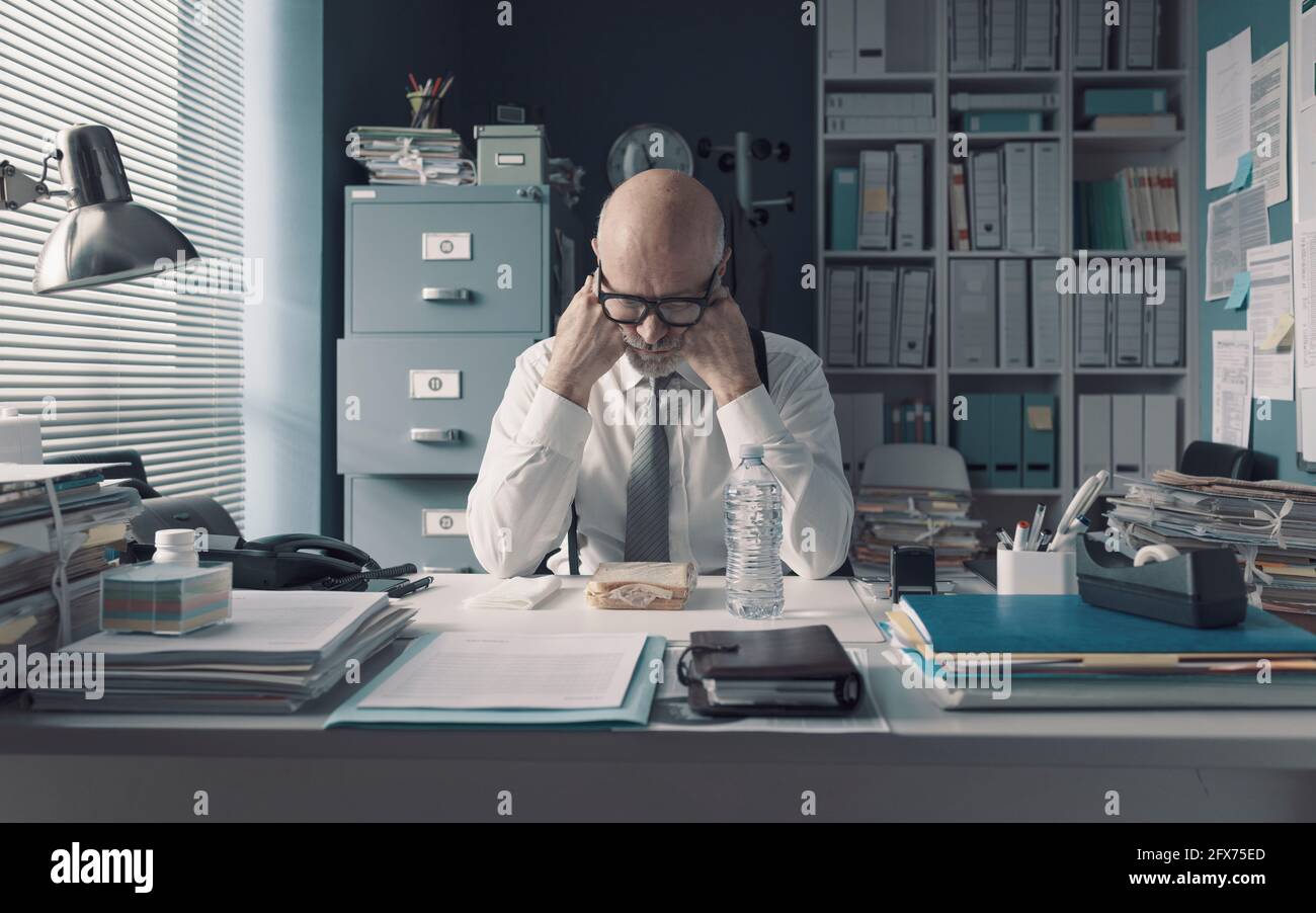 Depressing office desk hi-res stock photography and images - Alamy