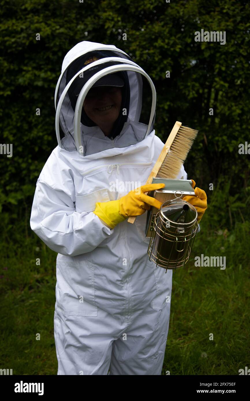 Lady beekeeper hi-res stock photography and images - Alamy
