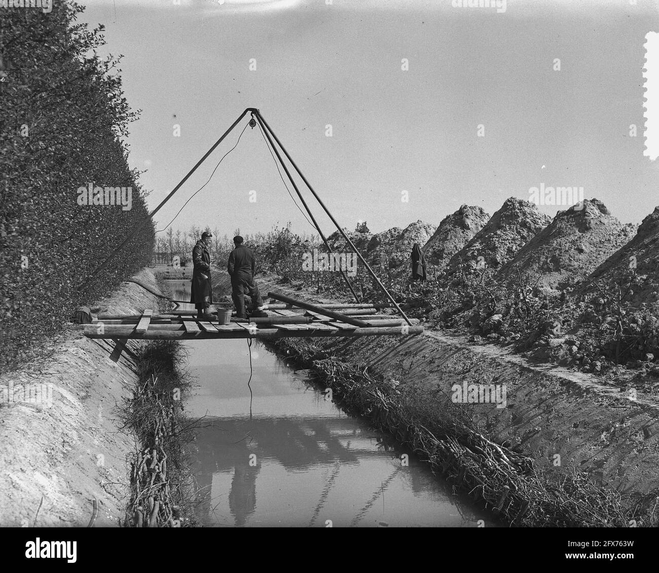 Pump now forces water hi-res stock photography and images - Alamy