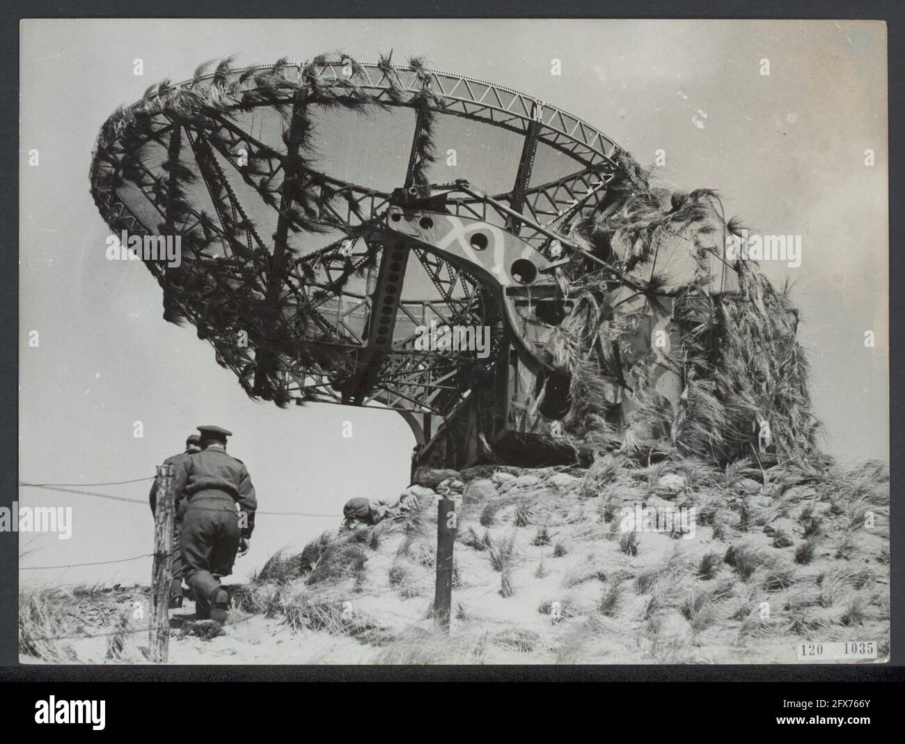 World war ii radio receiver hi-res stock photography and images - Alamy