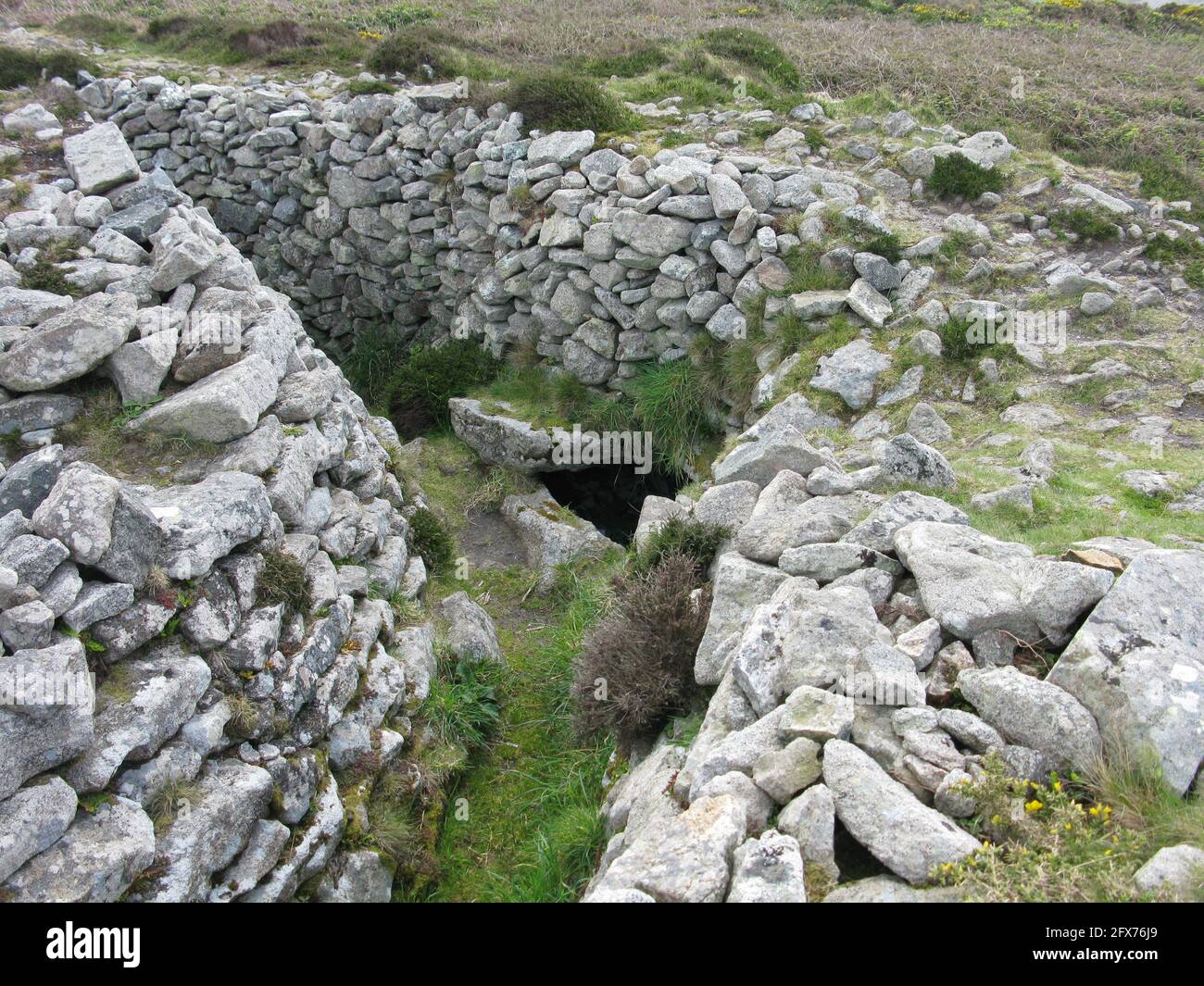 Ballowall barrow chambered cairn hi-res stock photography and images ...