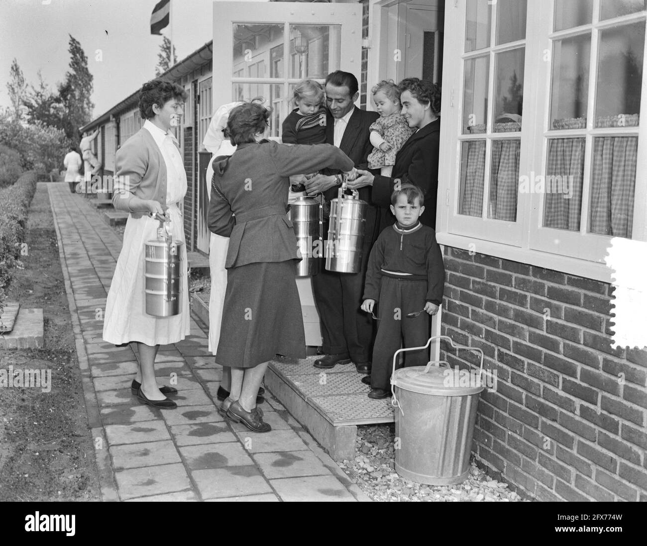 Displaced persons 1945 hi-res stock photography and images - Alamy