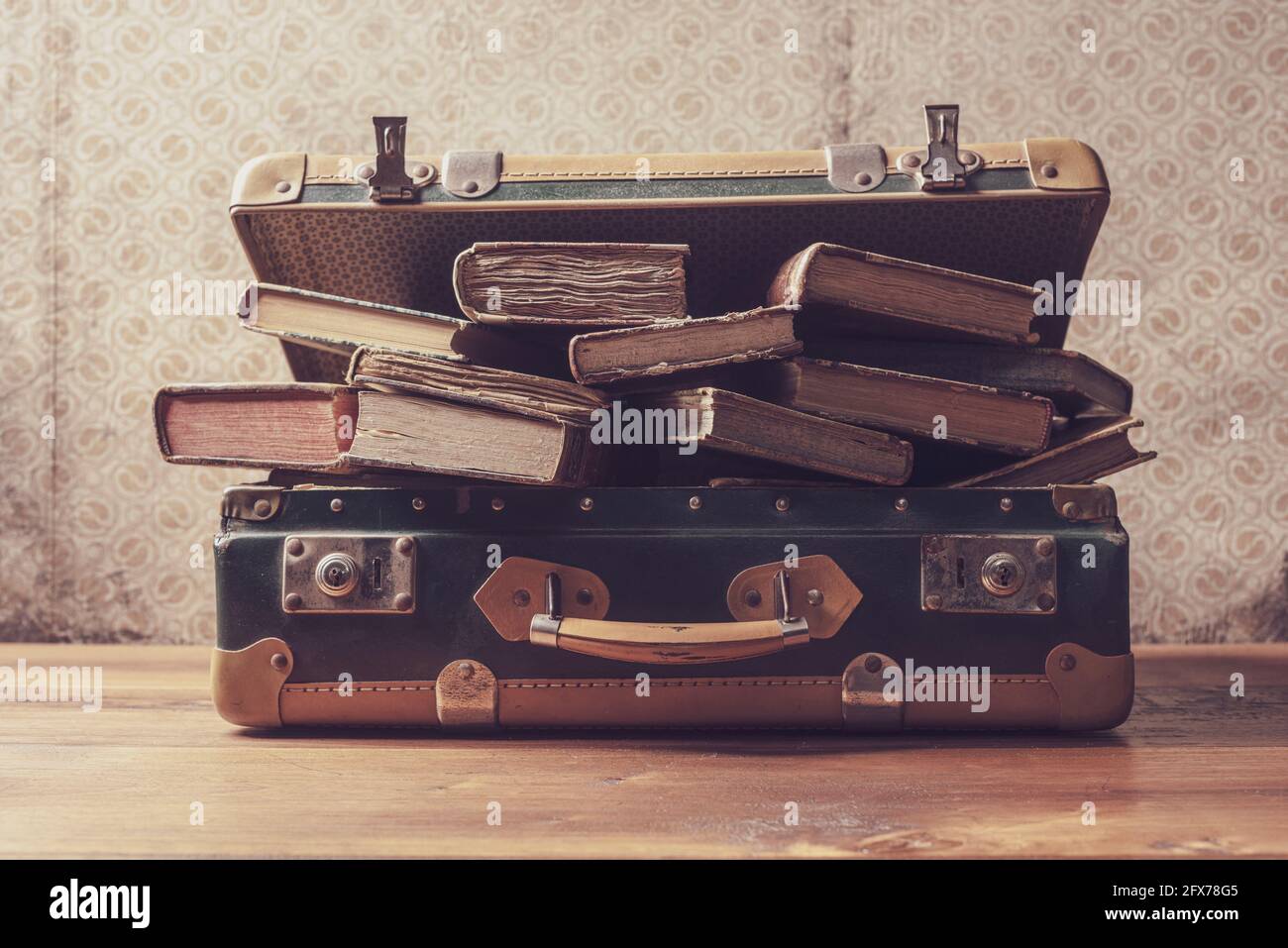 Packing books suitcase hi-res stock photography and images - Alamy