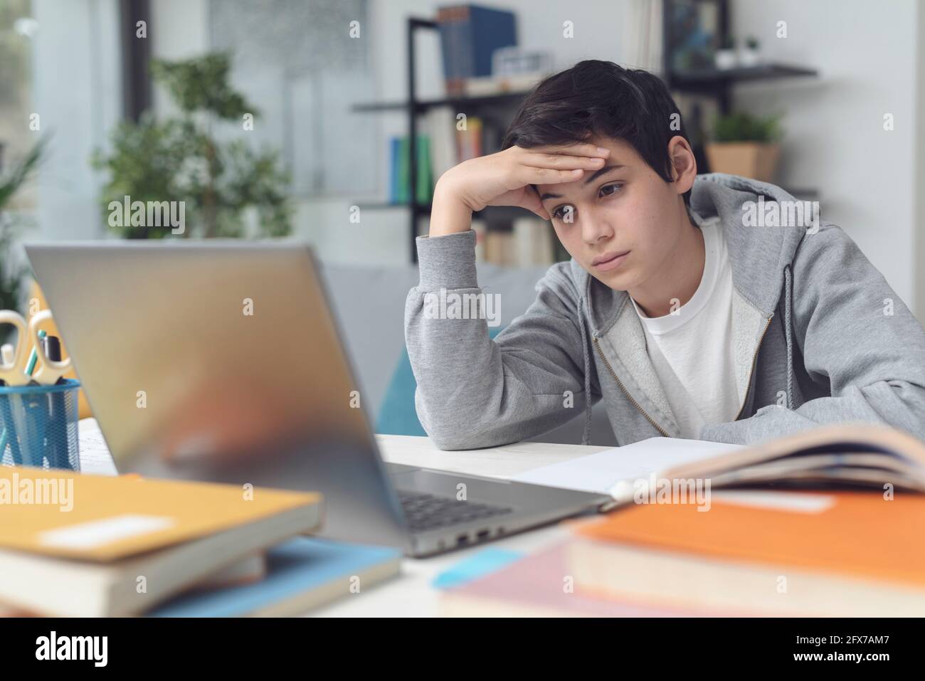 Teenager staring distance hi-res stock photography and images - Alamy