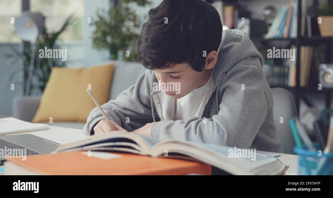 Focused student hi-res stock photography and images - Alamy