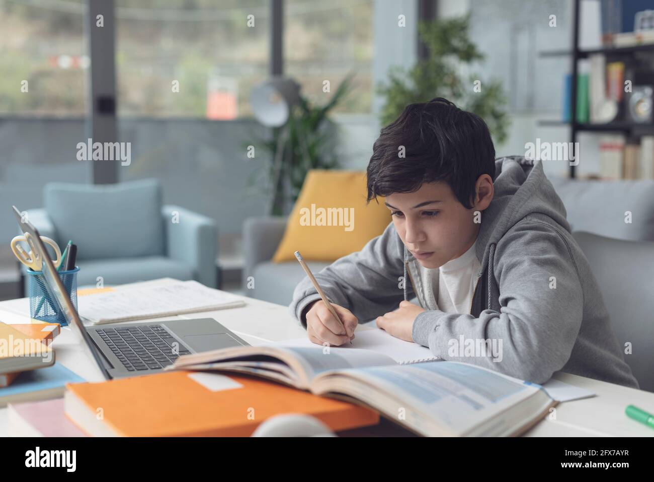 Focused student hi-res stock photography and images - Alamy