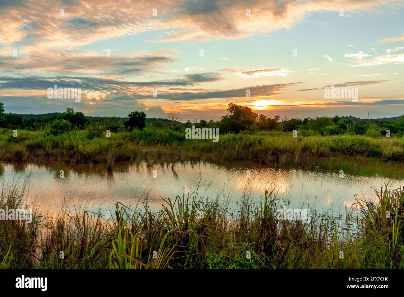 Beautiful sunset above lake hi-res stock photography and images - Alamy