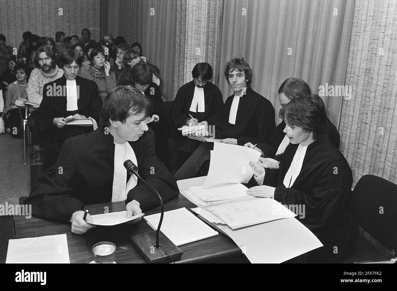 Lawyers arguing in court hi-res stock photography and images - Alamy