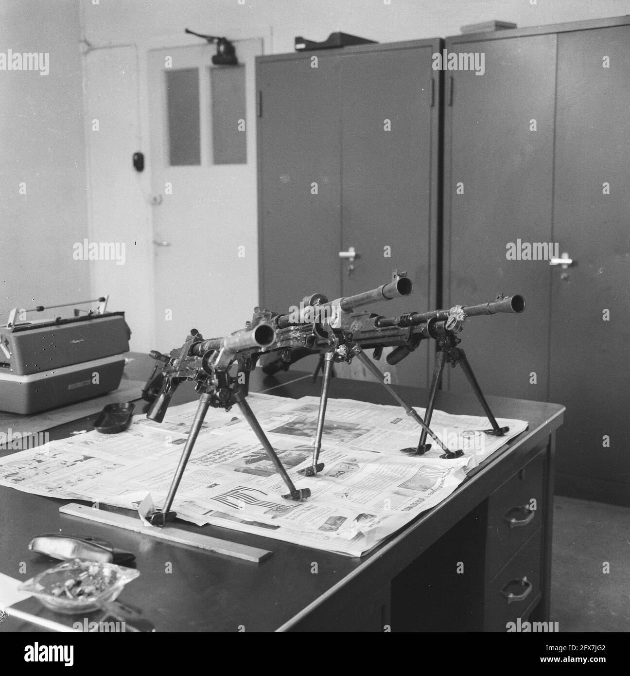 weapons, police, weapons trade, 6 October 1966, police, weapons trade ...