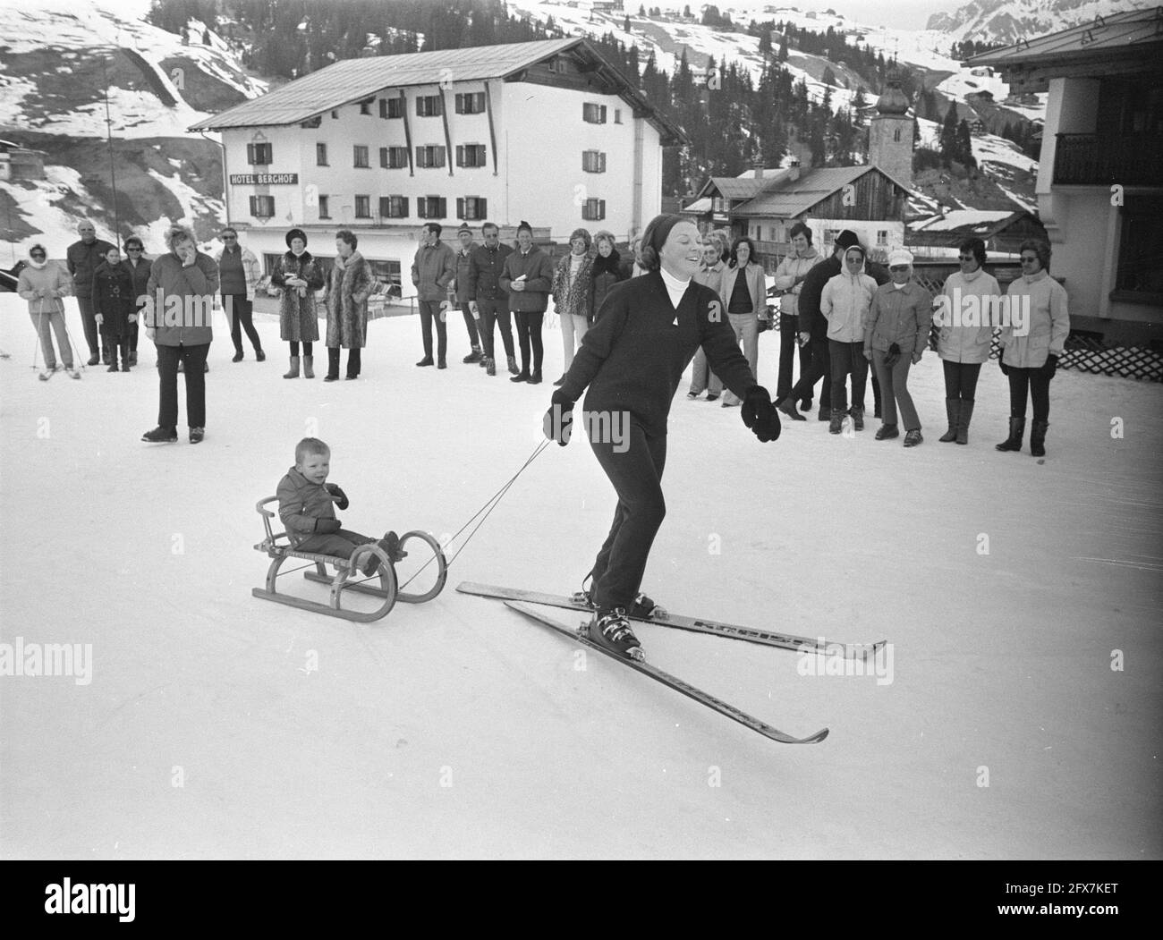 Princess Beatrix, Prince Claus and children on winter sports vacation ...
