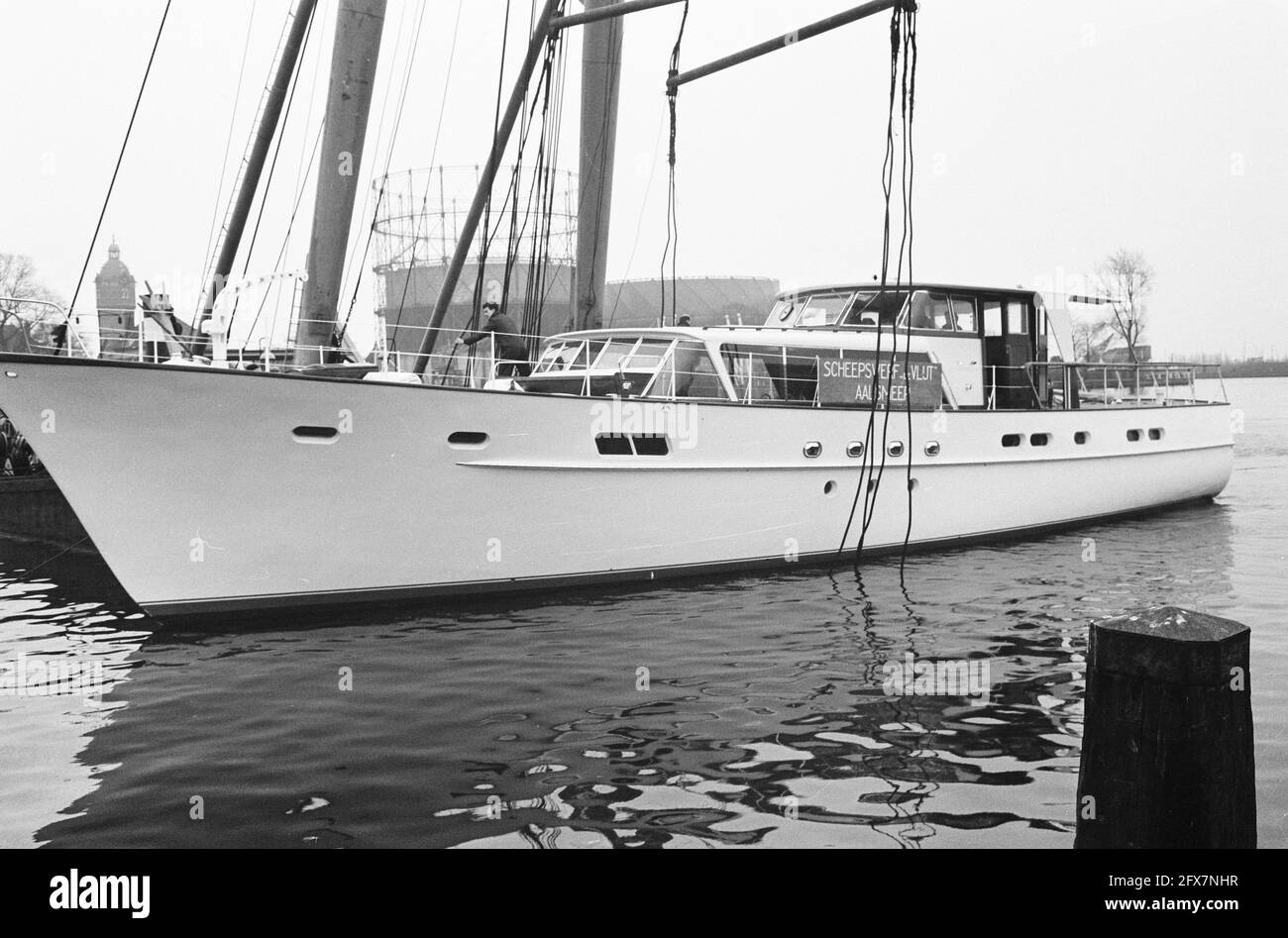 45 tons diesel motor yacht caraville lifted hi-res stock photography ...
