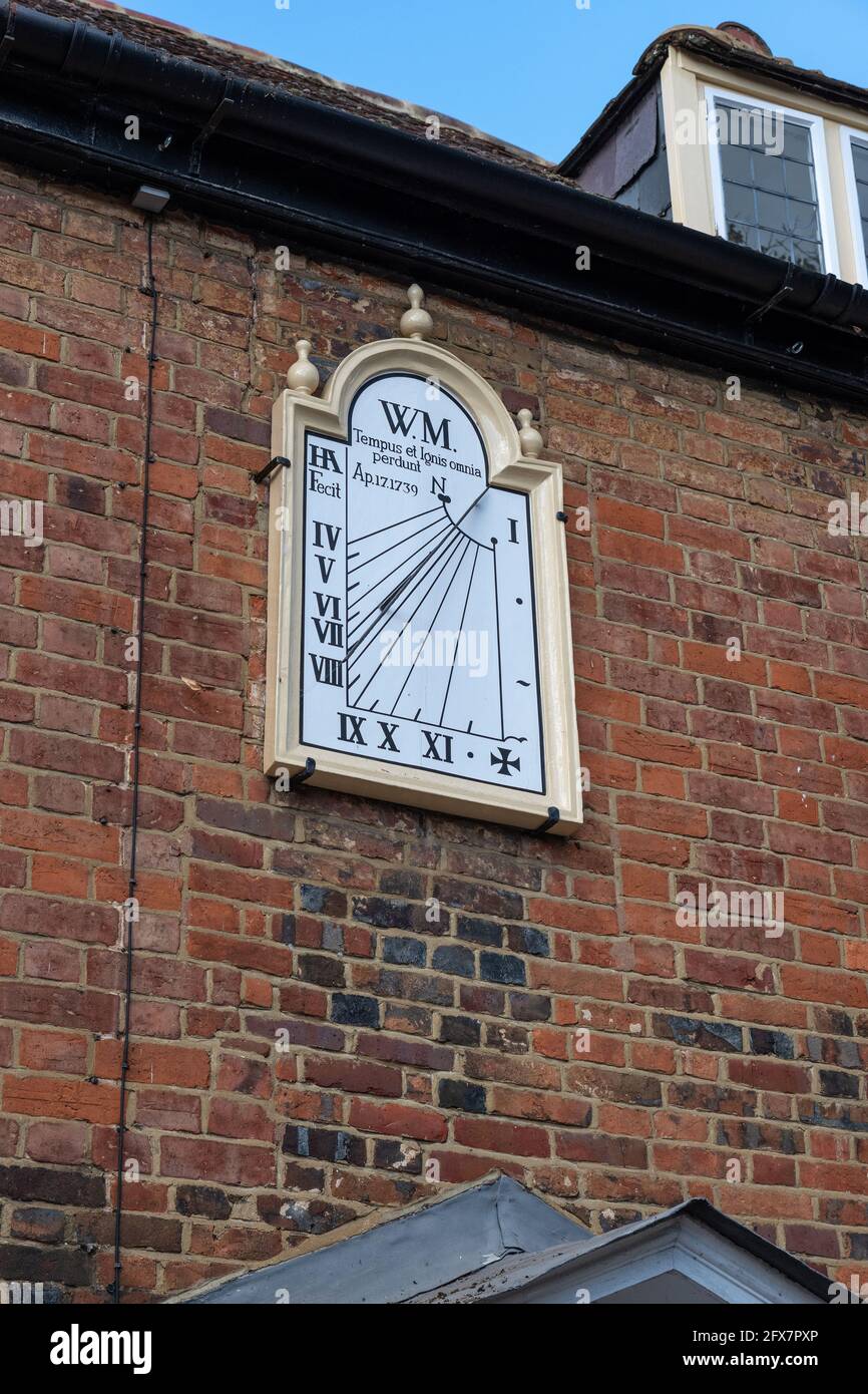 Old wall mounted sundial, dated 1739, Church Street, Stony Stratford ...