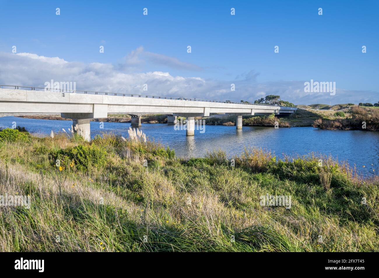 Cross bridge new zealand hi-res stock photography and images - Alamy