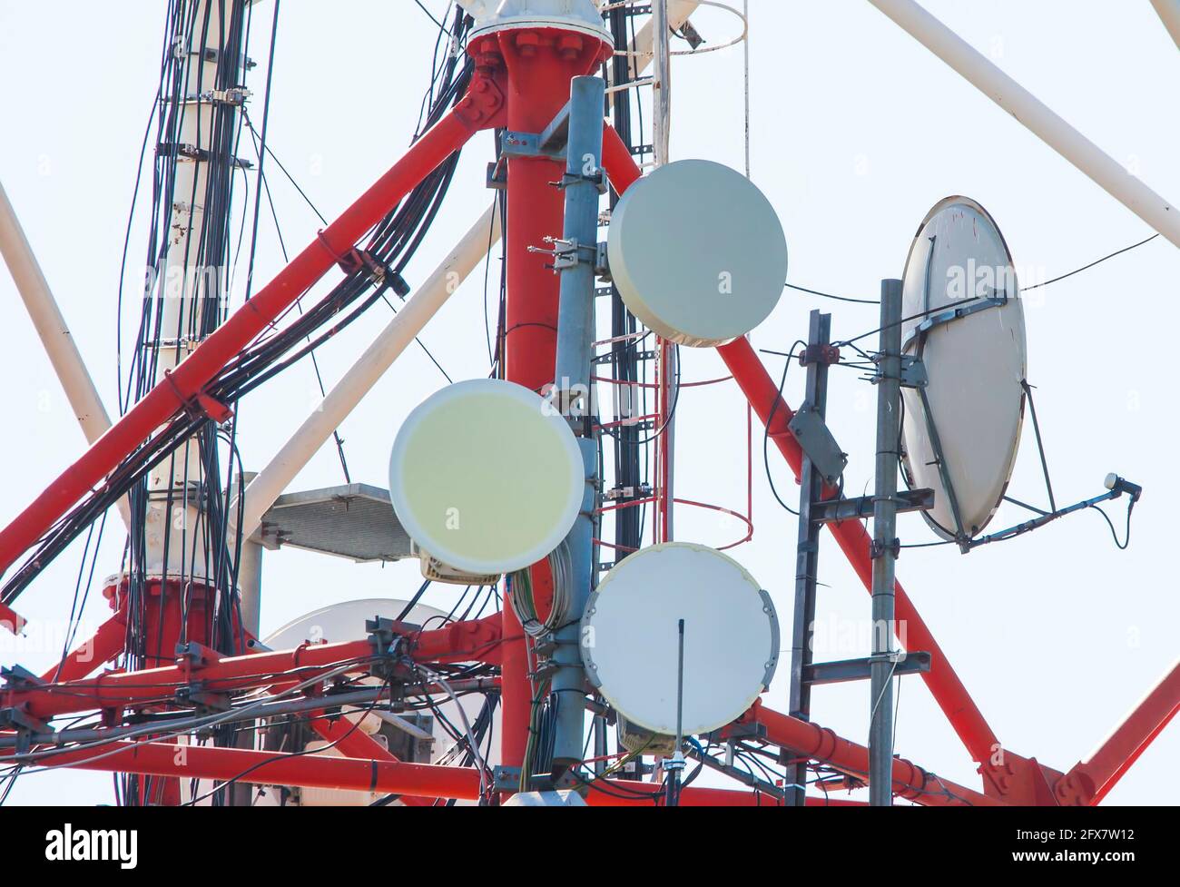 Signal antenna hi-res stock photography and images - Alamy
