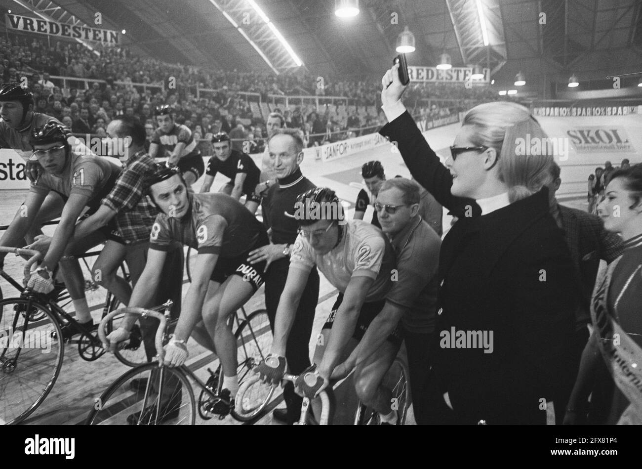 Ada kok gives starting shot hi-res stock photography and images - Alamy