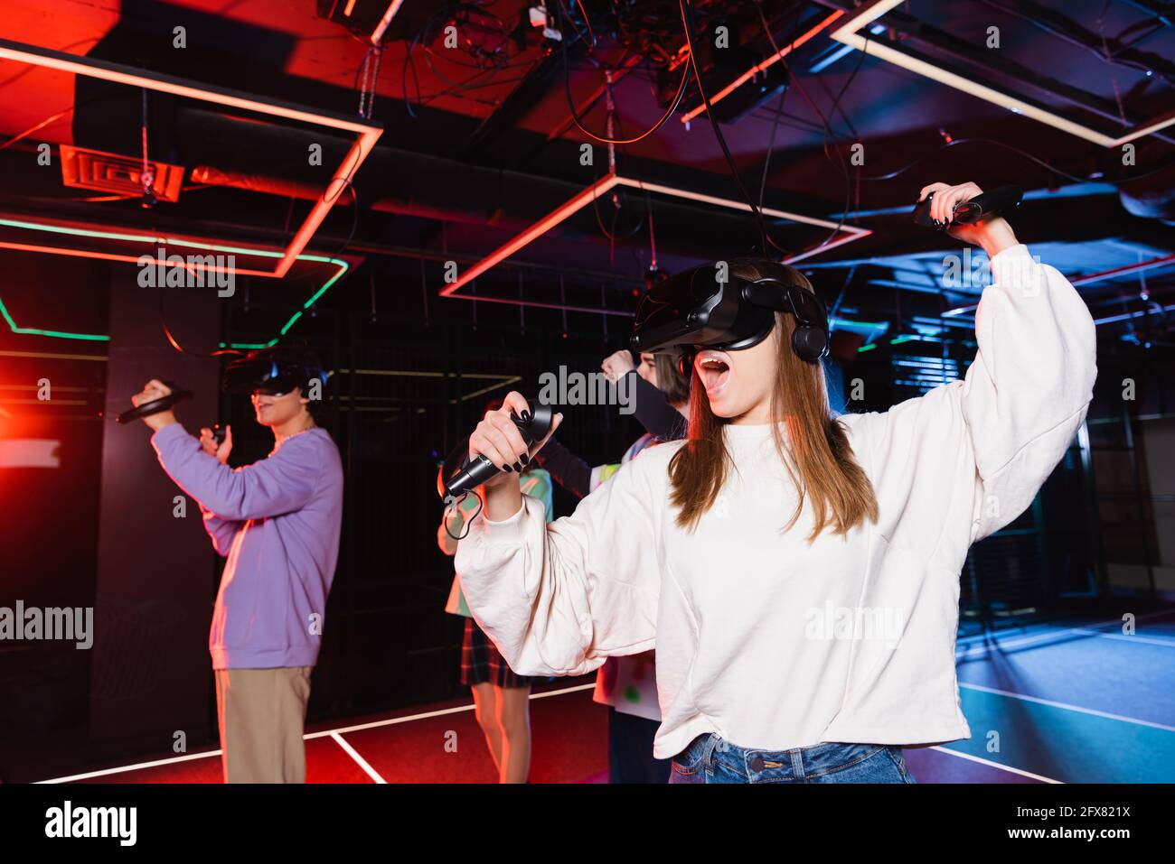 Gaming with friends hi-res stock photography and images - Alamy