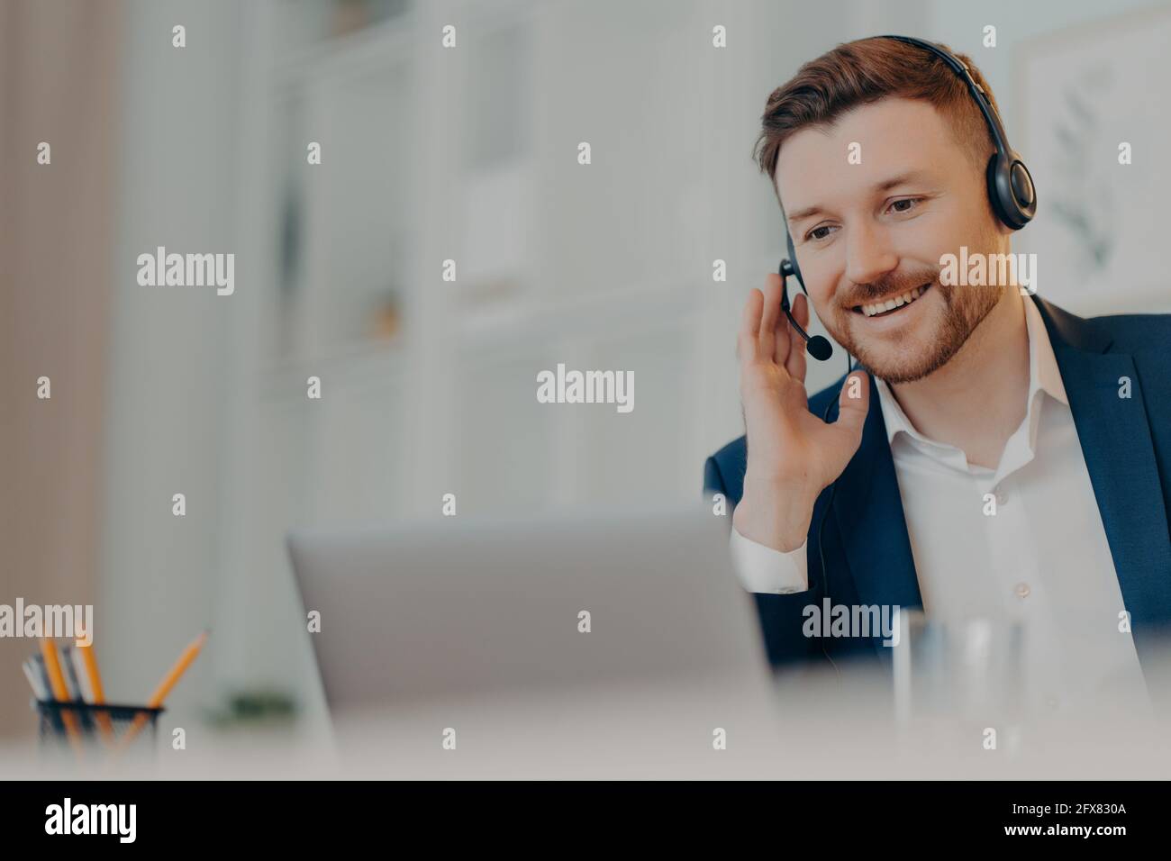 Speaking webcam hi-res stock photography and images - Alamy