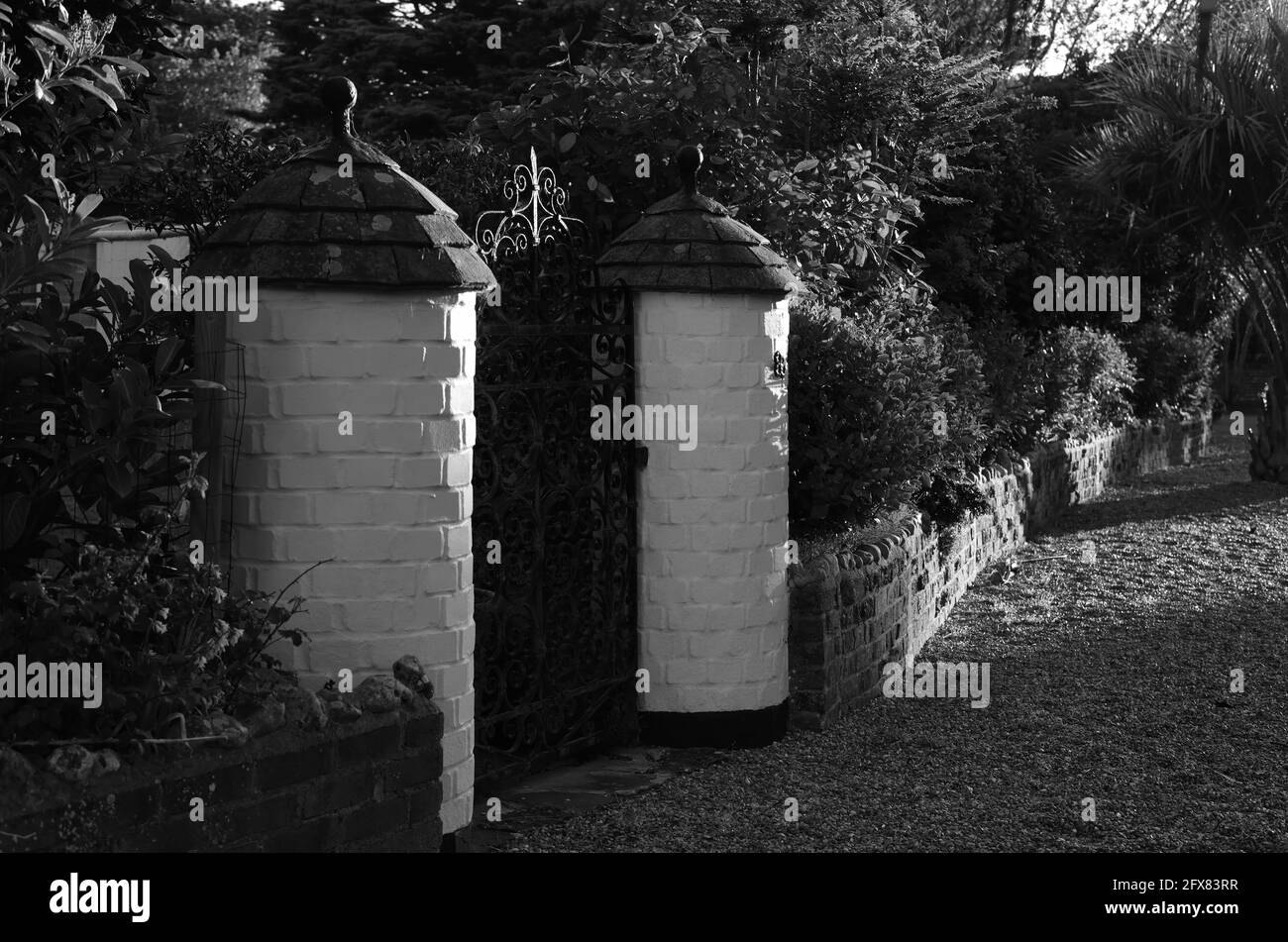 Garden path uk Black and White Stock Photos & Images - Alamy