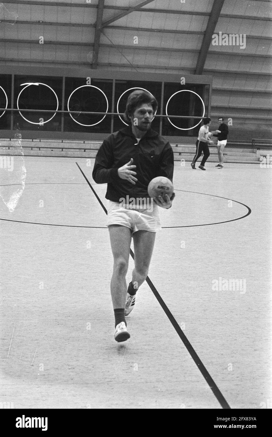 Action photo handball player Bob Sandaar of AHC, assignment Arnhemse ...