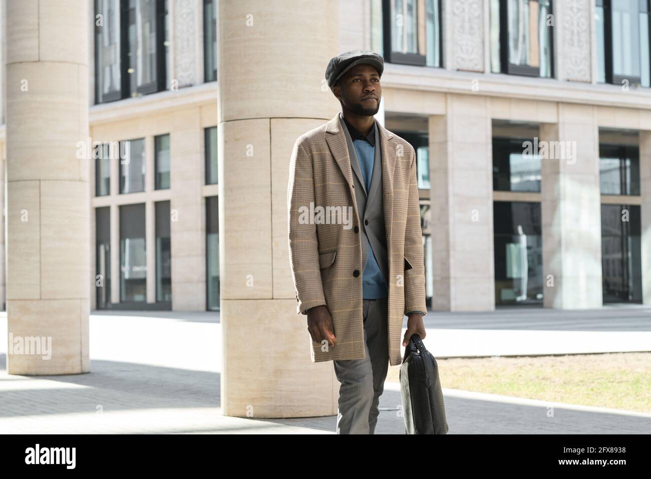 Man in suit walking candid hi-res stock photography and images - Alamy