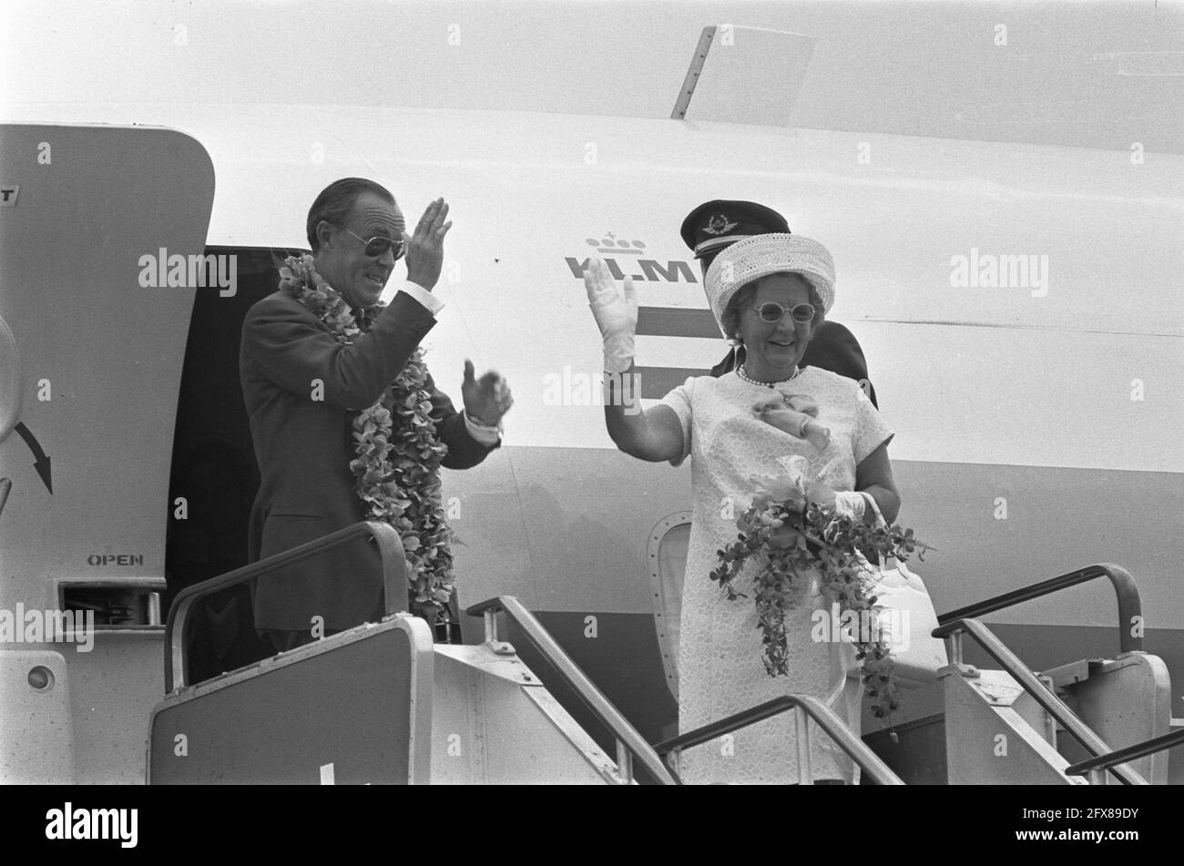 Farewell royal couple at airport of Jakarta, September 9, 1971 ...