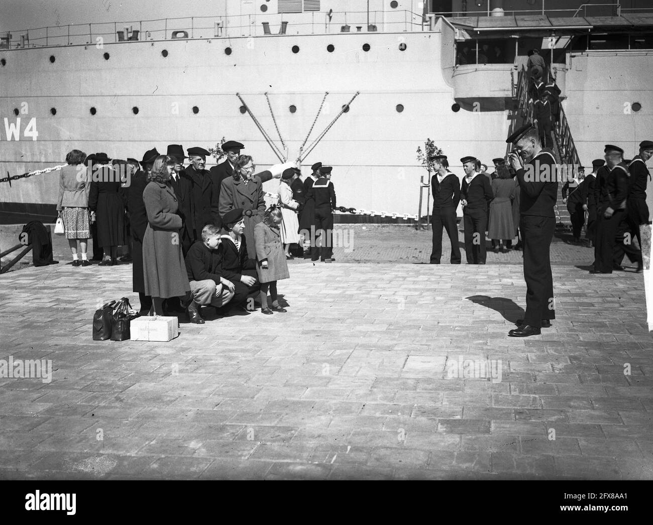 The sailors farewell hi-res stock photography and images - Alamy