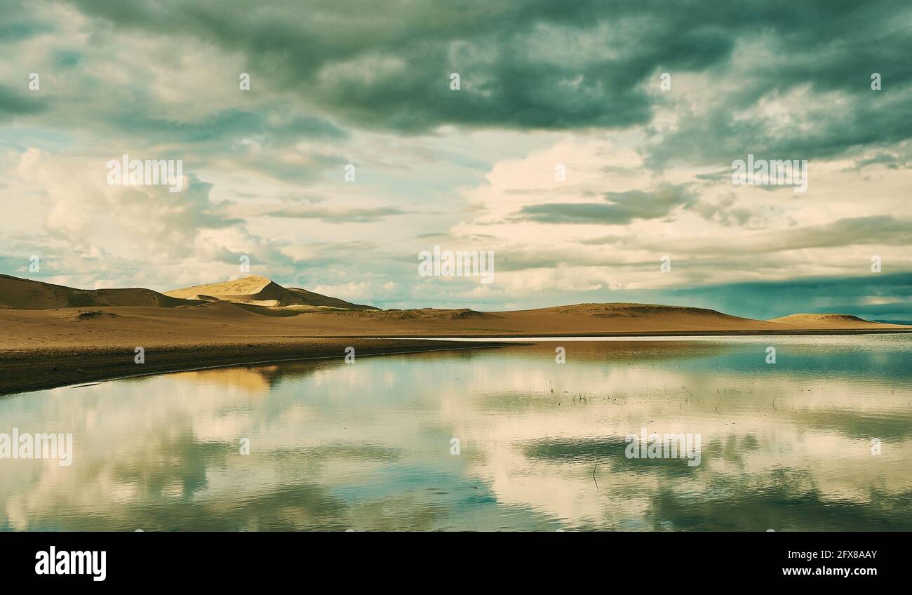 Mongolia. Sands Mongol Els, sandy dune desert, bright sunny day Stock ...