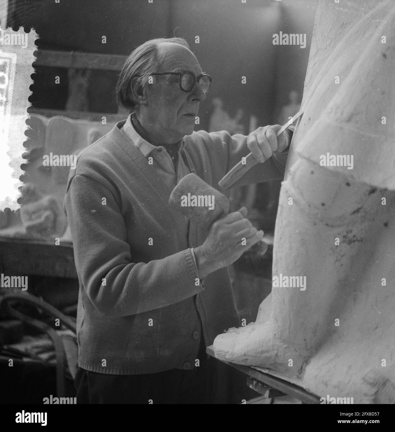 Sculptor Johan Polet turns 70, to workpiece (relief), August 13, 1964 ...