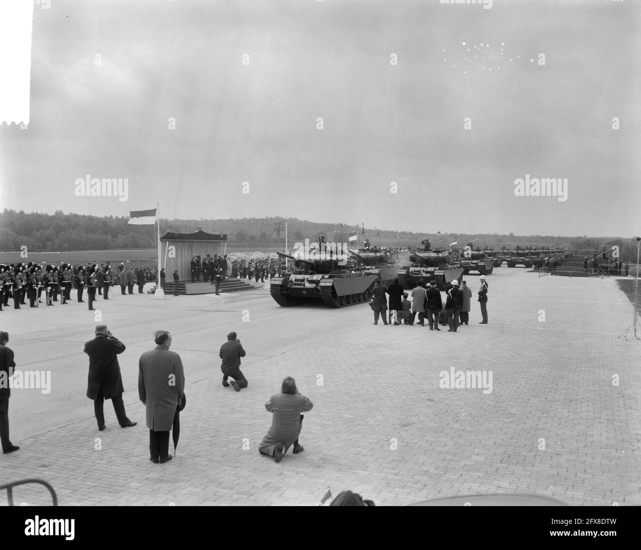 1965 tanks hi-res stock photography and images - Alamy