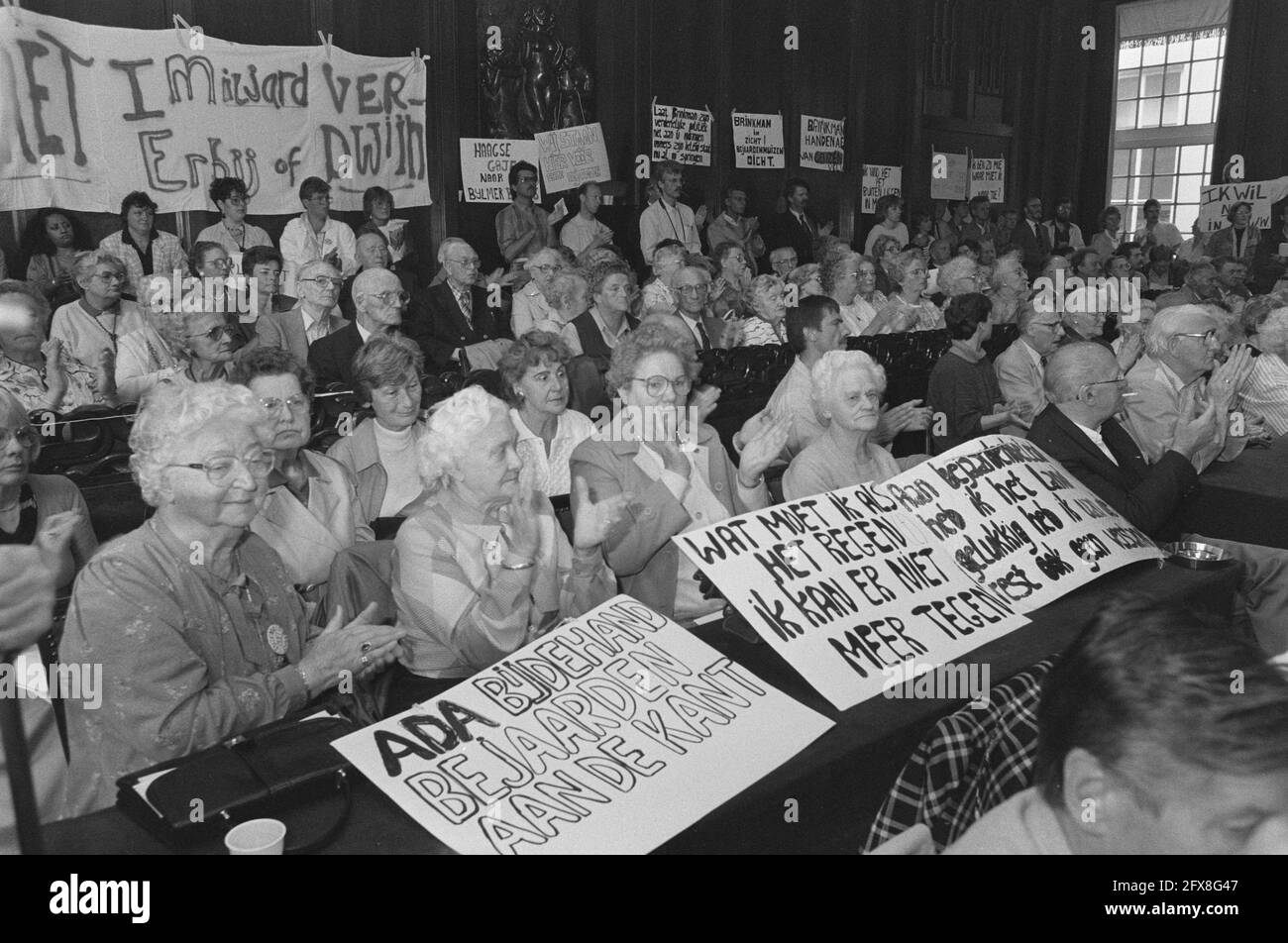 Elderly protest en masse hi-res stock photography and images - Alamy