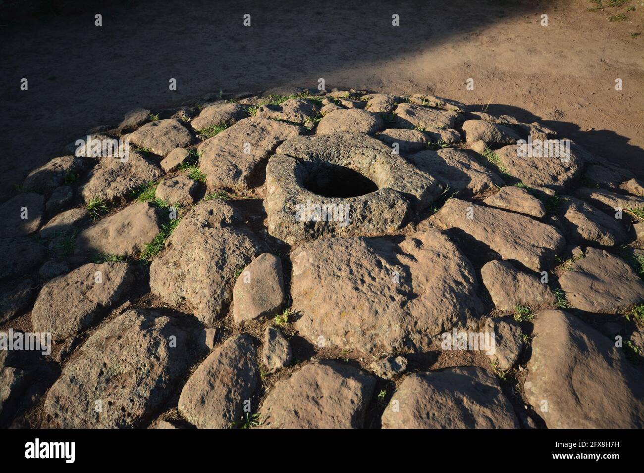 Pozzo sacro Santa Caterina, Paulilatino, Sardegna, Italia Stock Photo ...