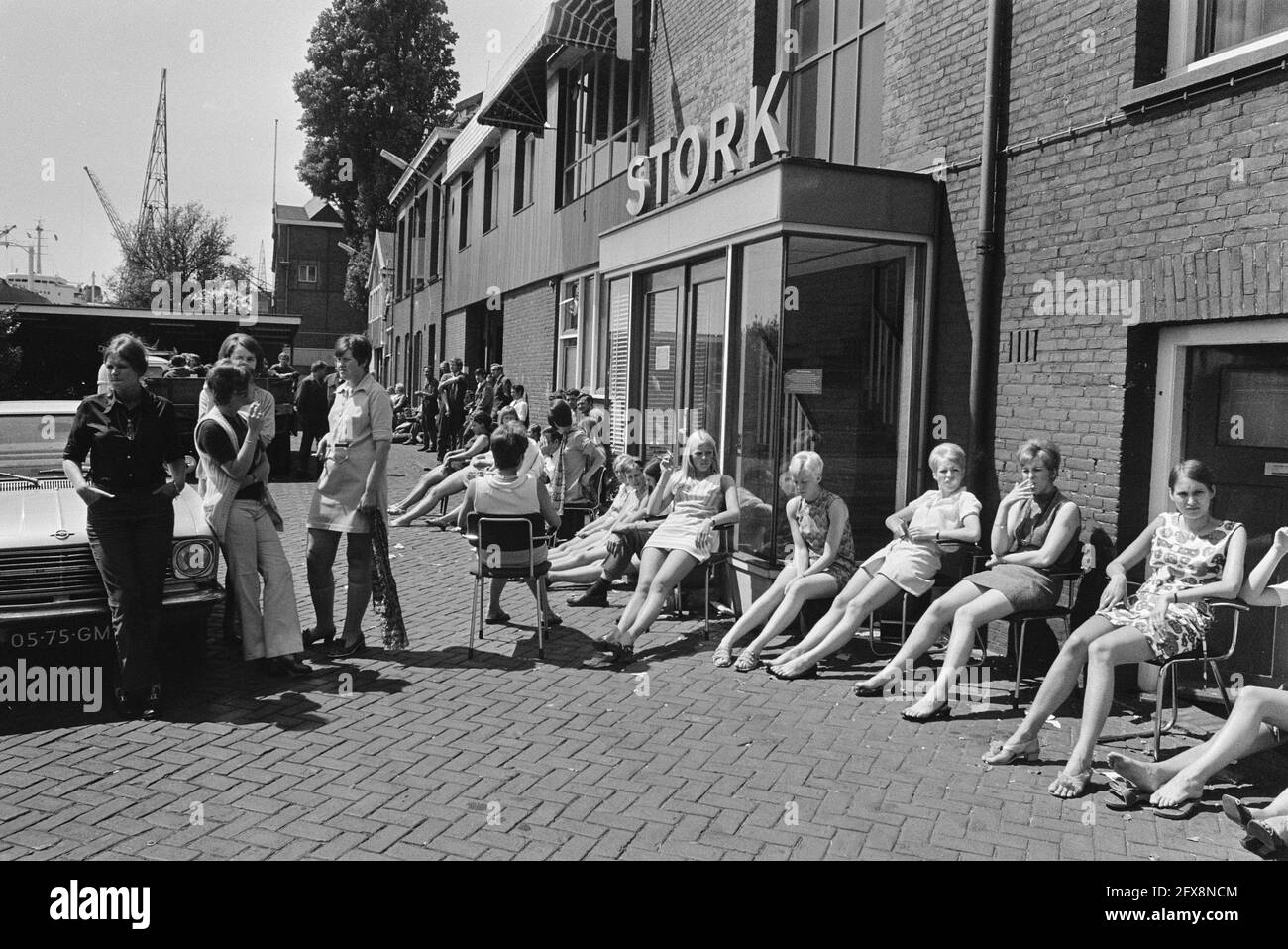 Stork office girls hi-res stock photography and images - Alamy