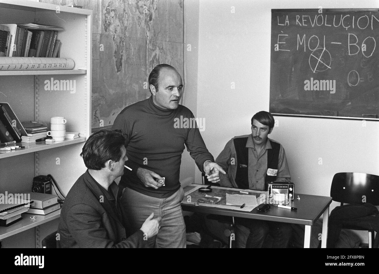 Occupation of the Hogeschool in Tilburg Dr. Tom de Booy with students ...