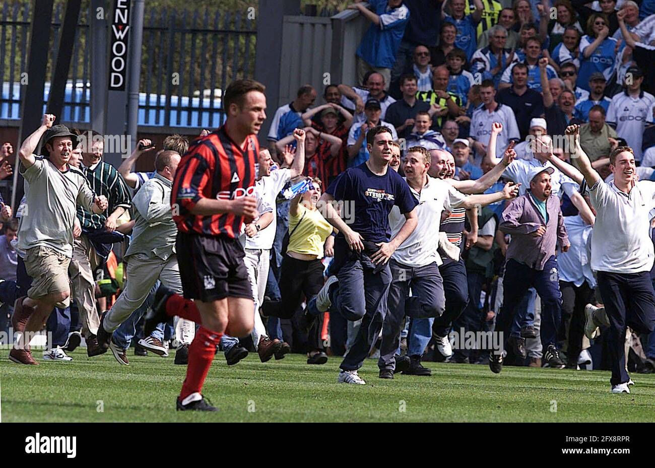 Manchester city 2000 promotion hi-res stock photography and images - Alamy