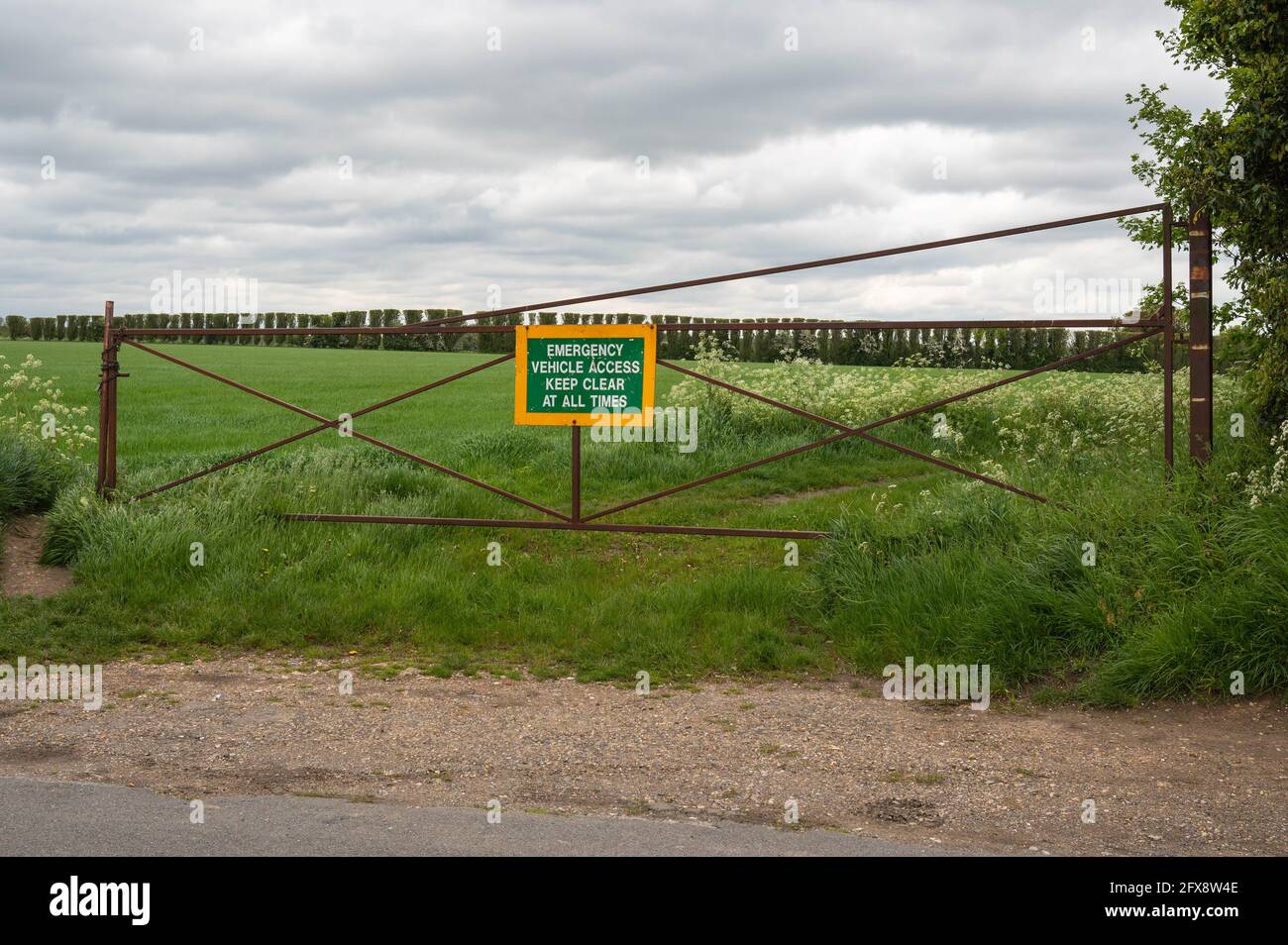 Keep gate closed hi-res stock photography and images - Alamy