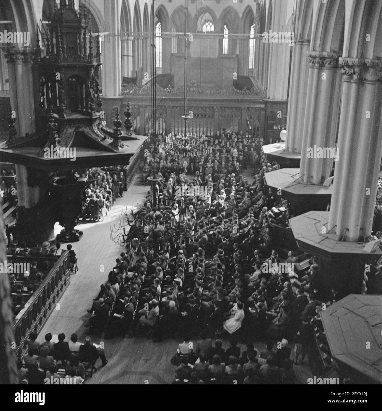 Meeting of illegal workers in the Nieuwe Kerk in Amsterdam, May 1945 ...