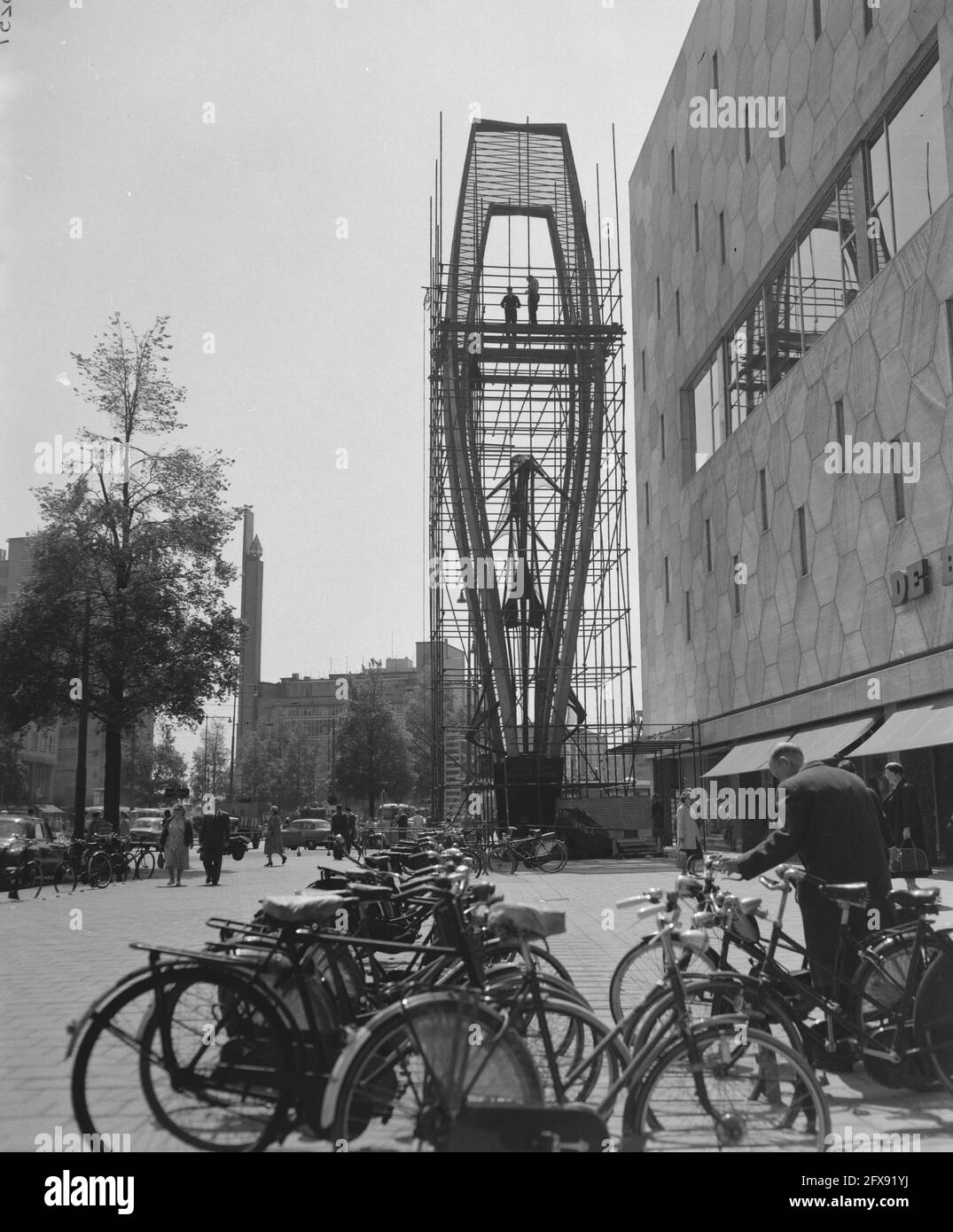 Beehive monument at Rotterdam in scaffolding, 5 June 1958, scaffolding ...