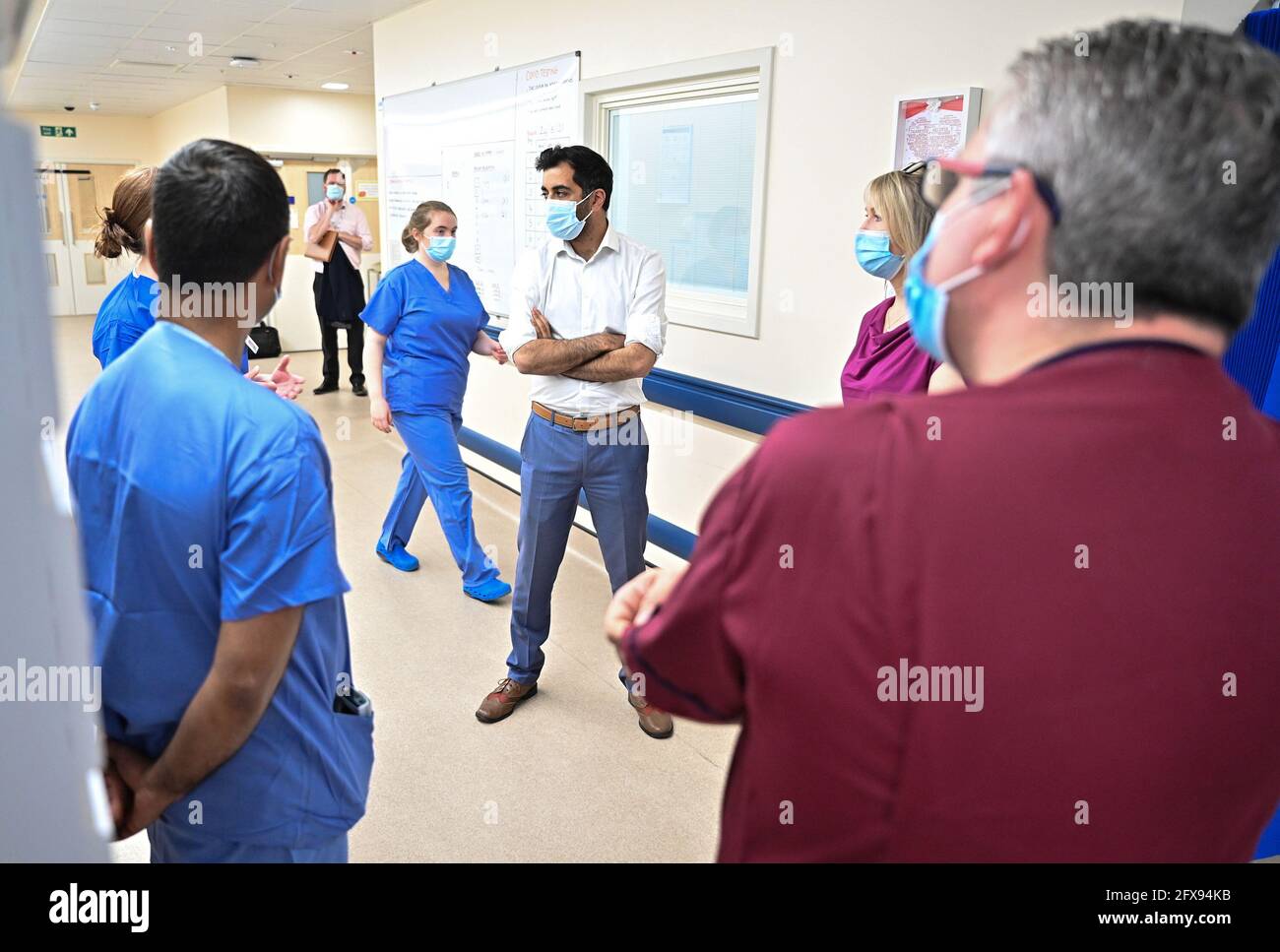 Health Secretary Humza Yousaf Scottish (centre) during a visit to ICU ...