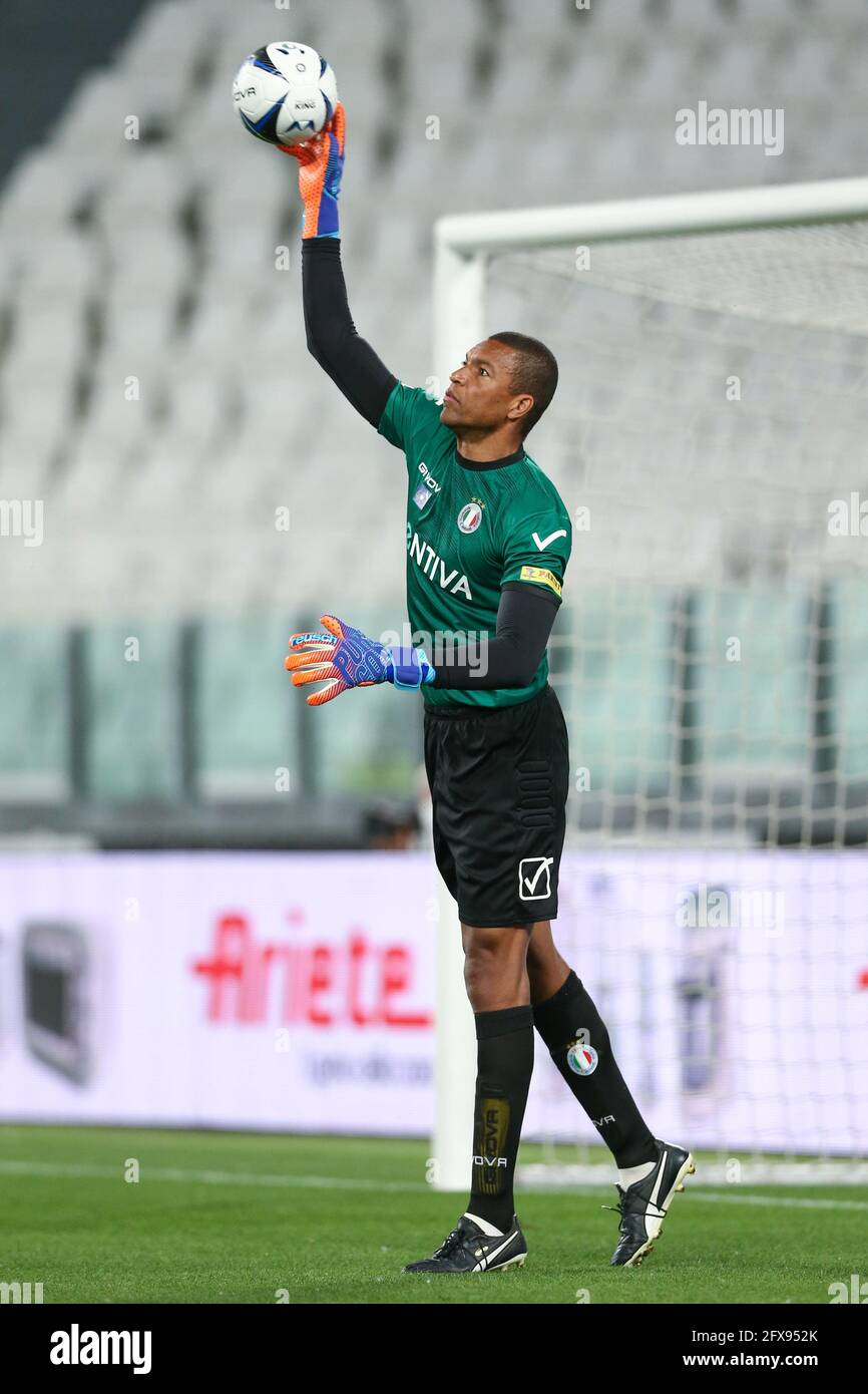 Goalkeeper dida brazil in action hi-res stock photography and images ...