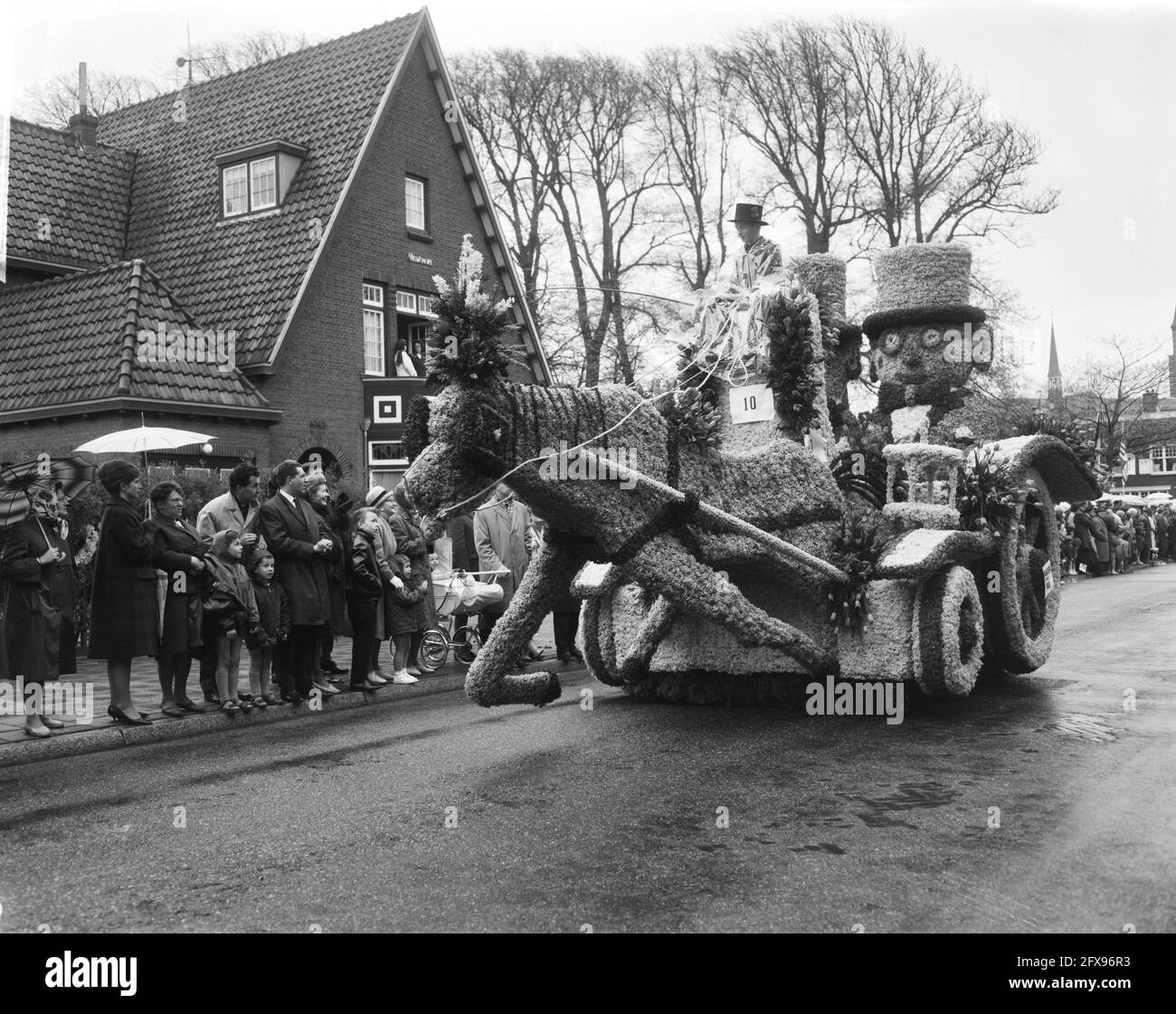 Monkey parade Black and White Stock Photos & Images - Alamy