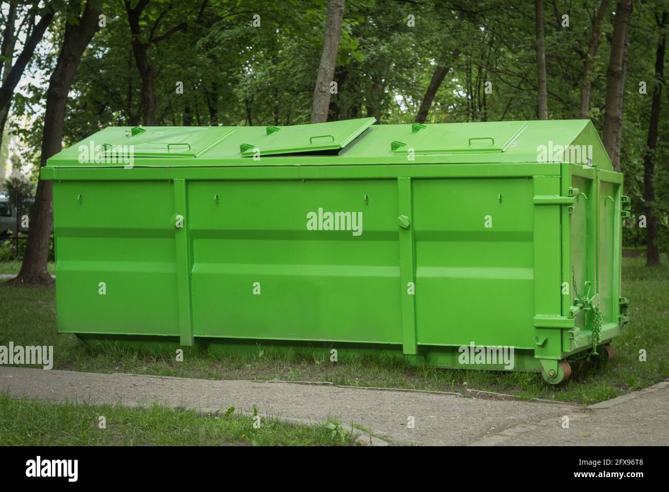 Covered container for construction and household waste. Metal container ...
