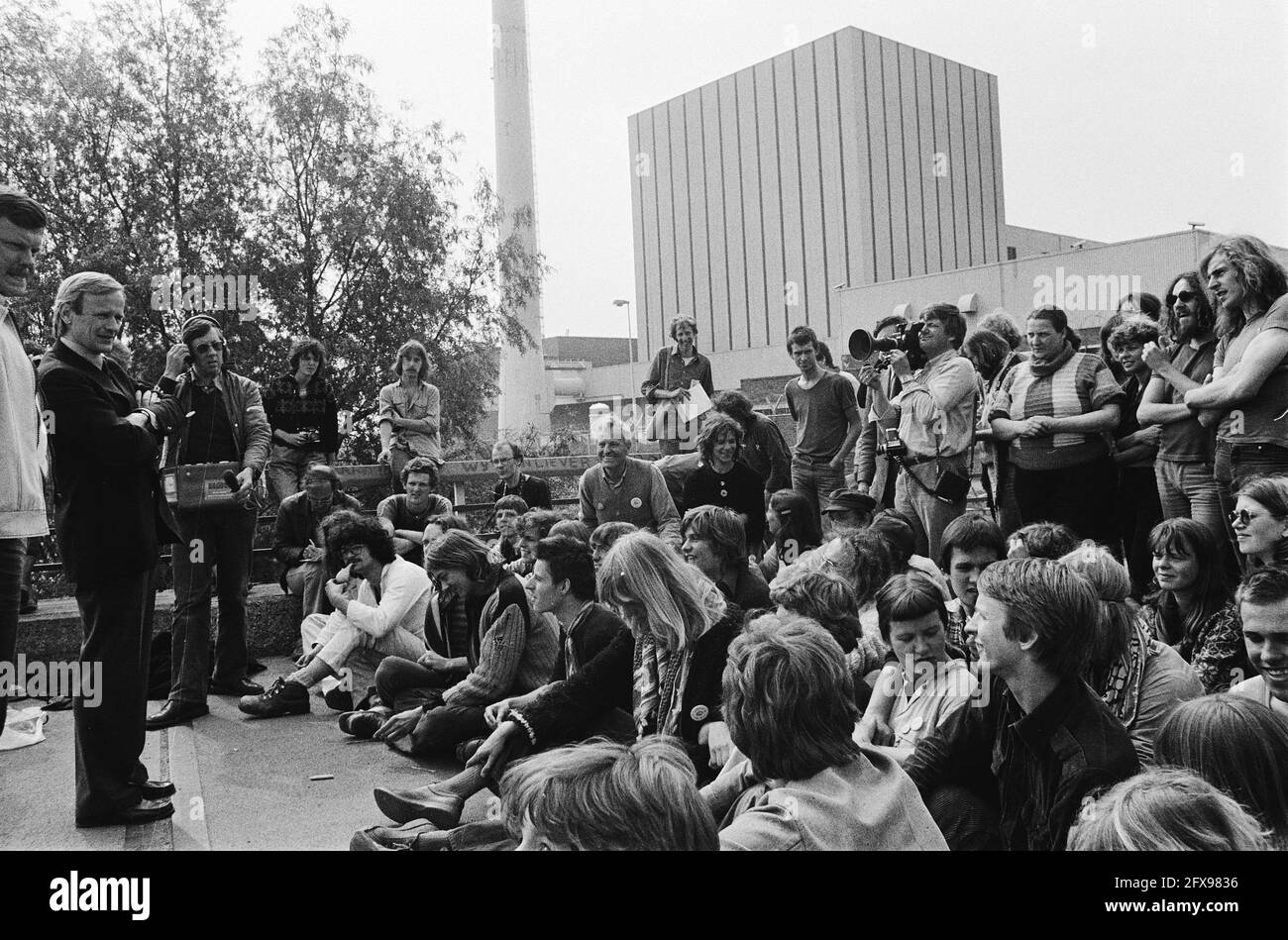 Blockade nuclear power plant Dodewaard by members action group Break ...