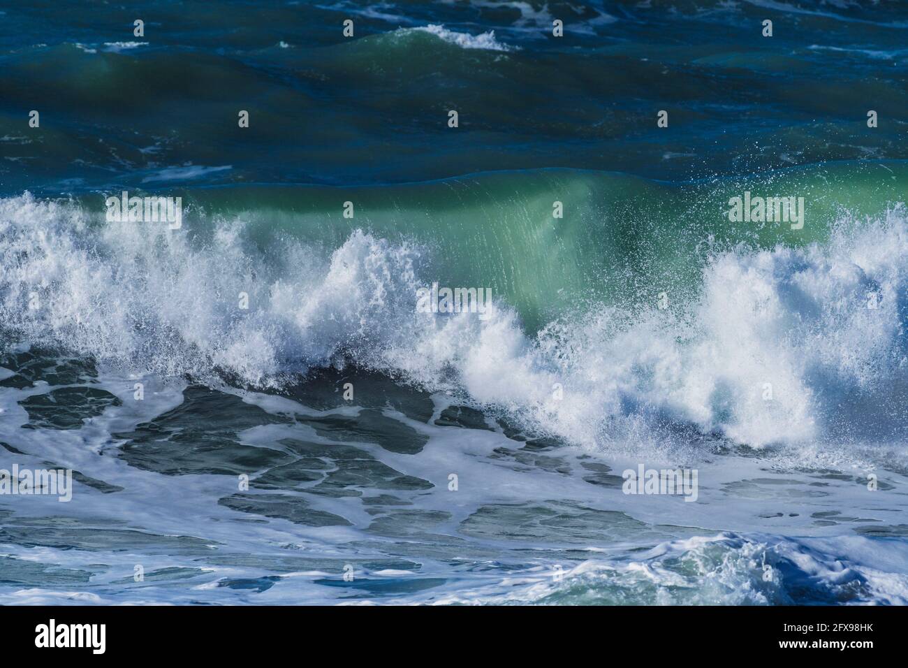 Breaking the surf hi-res stock photography and images - Alamy