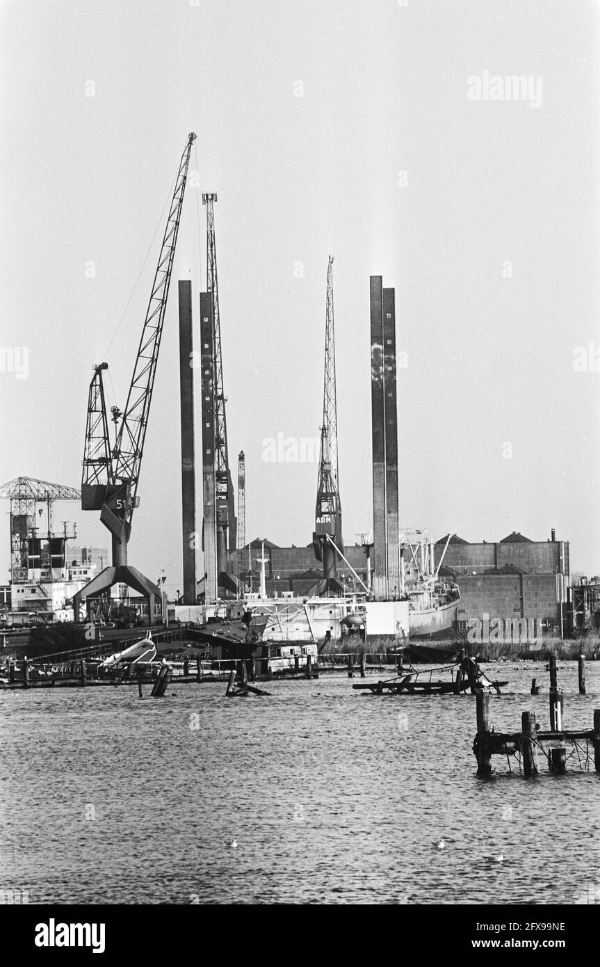 Seafox drilling rig lying hi-res stock photography and images - Alamy