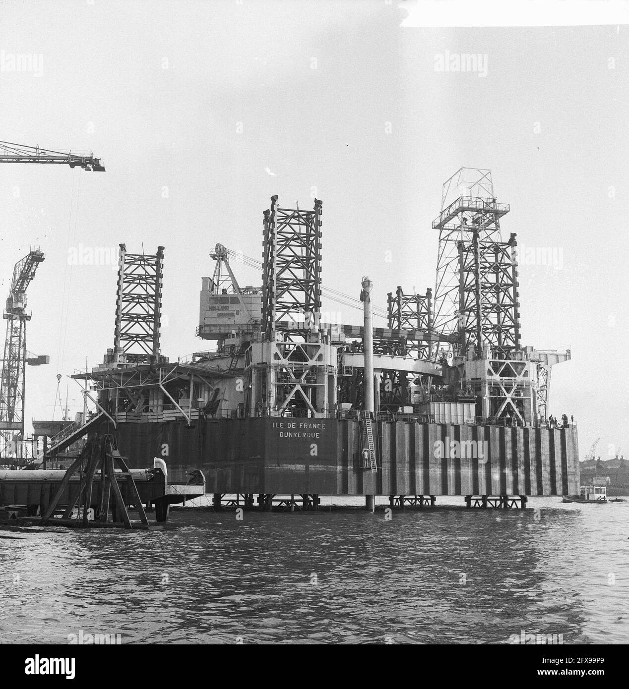 Drilling rig ile de france almost ready hi-res stock photography and ...