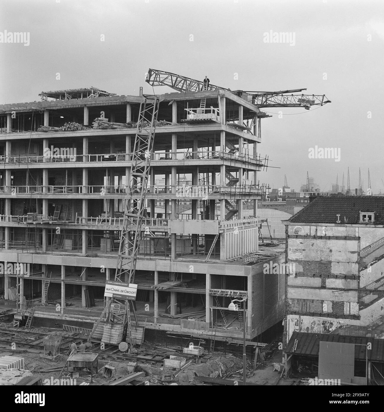 Building crane fell over in Rotterdam, two fatalities, 18 December 1967 ...