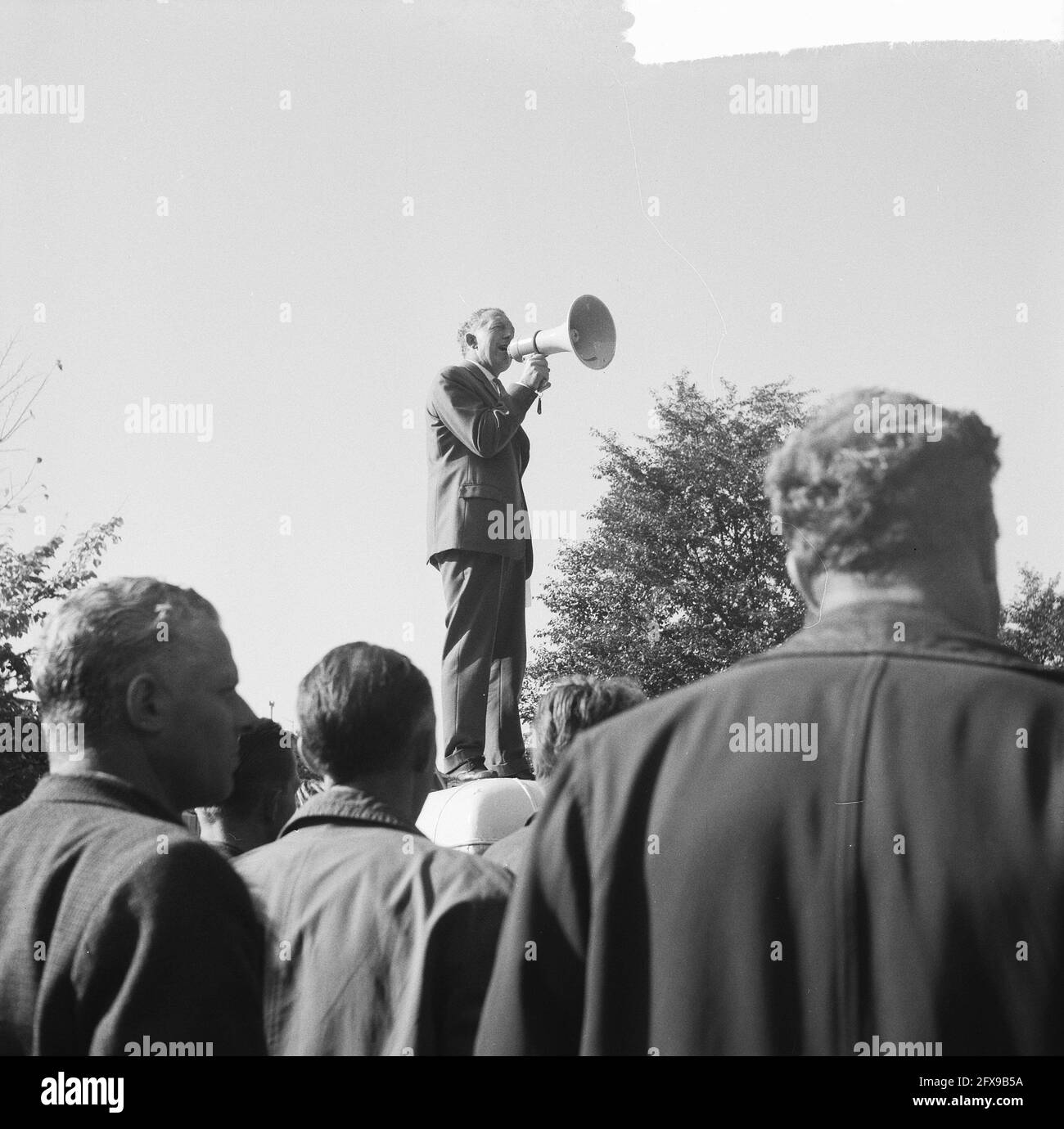 Construction workers demonstrating in Amsterdam, September 30, 1964 ...